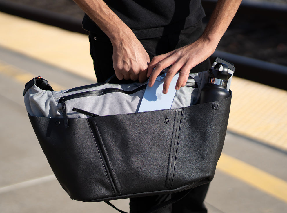 Hybrid Messenger – Agency Aspect